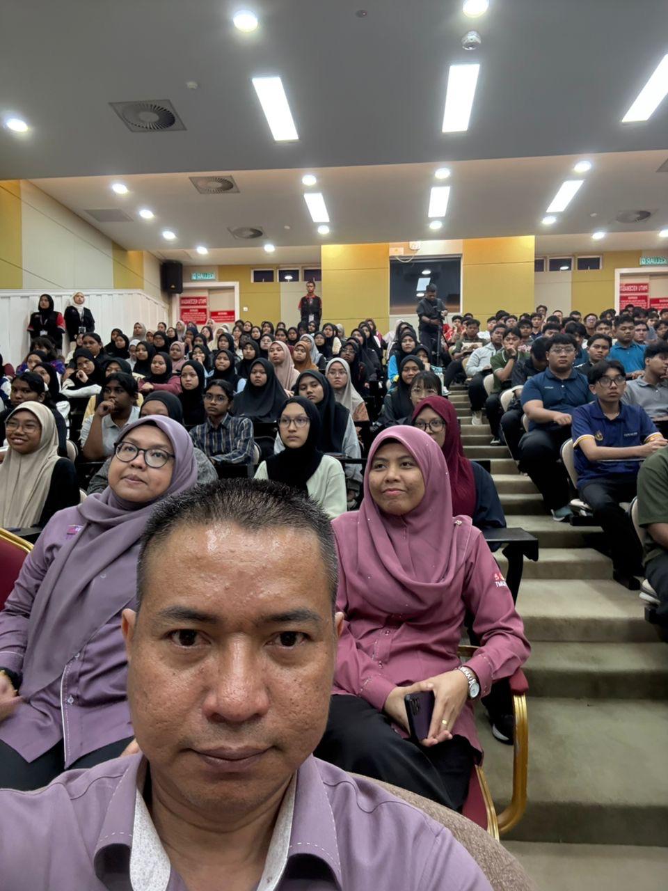 SESI KOLEJ KEDIAMAN BERSAMA PELAJAR BAHARU ASASI DAN DIPLOMA 2025/2026 ...