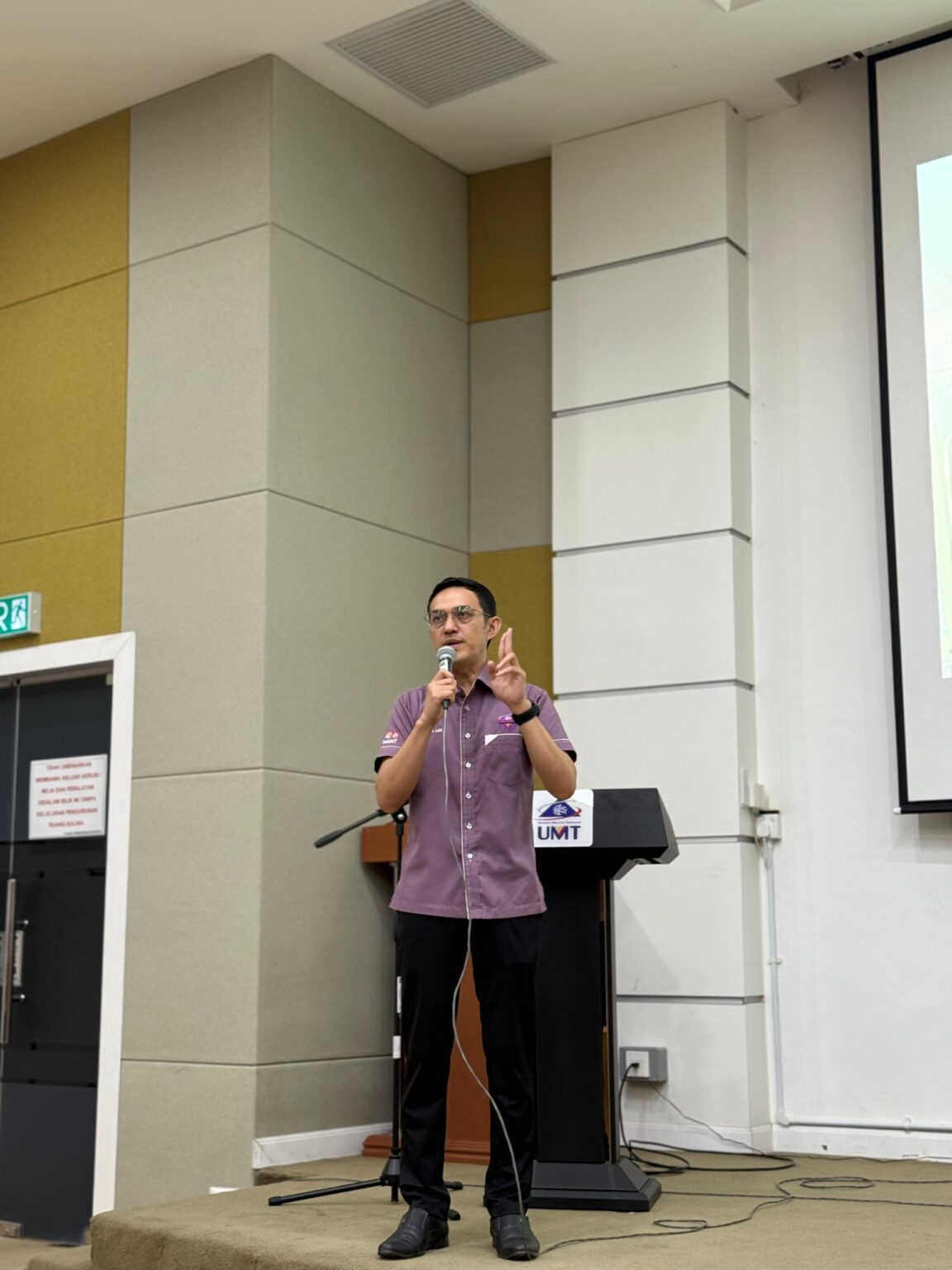 SESI KOLEJ KEDIAMAN BERSAMA PELAJAR BAHARU ASASI DAN DIPLOMA 2025/2026 ...